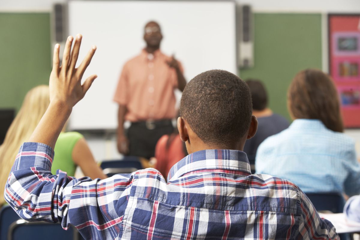 How to connect with students in overcrowded classrooms | The Jotform Blog
