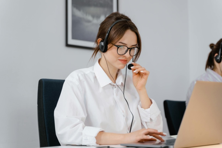 The pros and cons of AI in customer service | The Jotform Blog